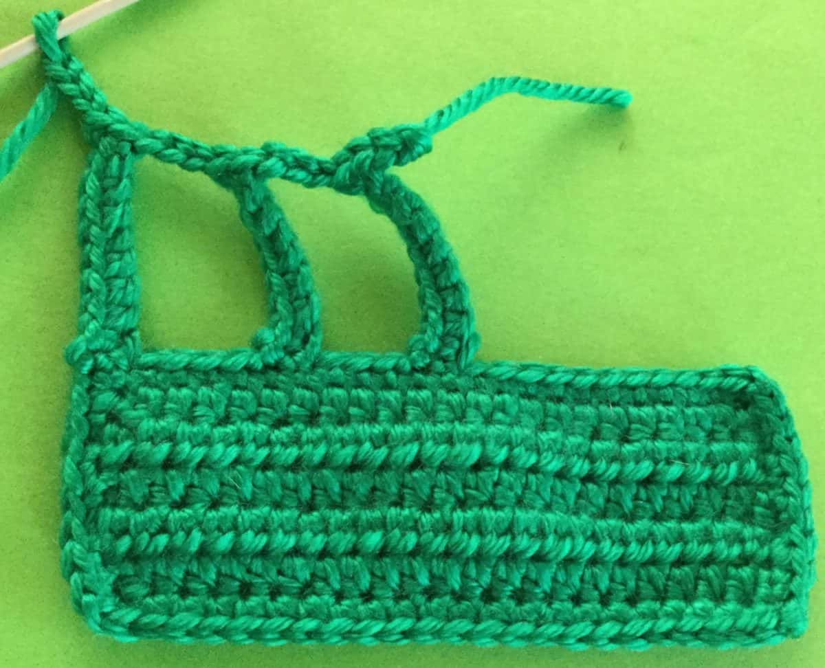 crochet-tractor-roof-first-row • Kerri's Crochet