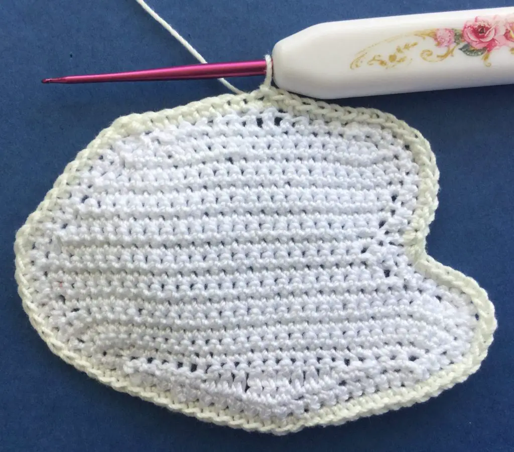 crochet-paint-palette-2-ply-rim-first-side • Kerri's Crochet