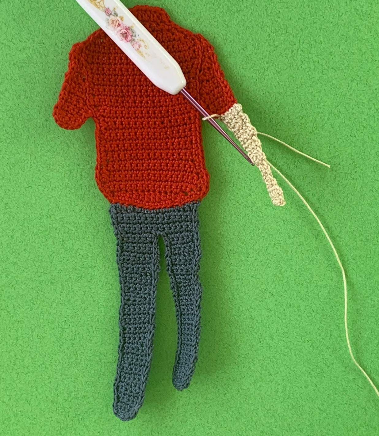 crochet-man-2-ply-joining-for-first-arm-neatening • Kerri's Crochet